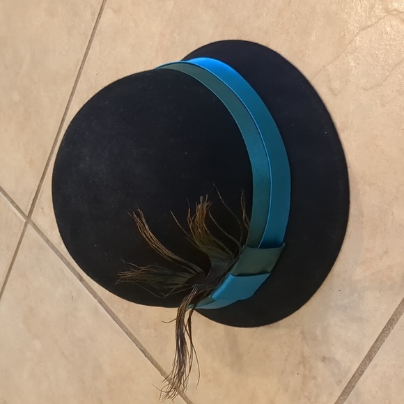 August Hats | Accessories | Vintage August Wool Cloche Hat Feather ...